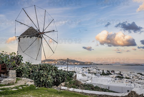 Bonis windmill at sunrise - Photo12-imageBROKER-Mara Brandl