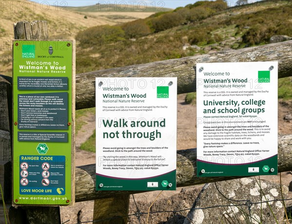 Information signs National Nature Reserve - Photo12-imageBROKER-Ian Murray