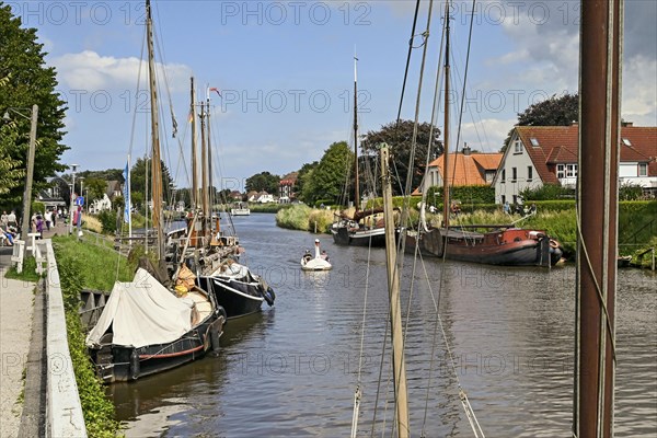Flat-bottomed ships at the museum harbour on the Harle - Photo12 ...