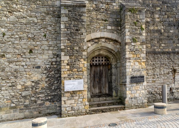 Medieval city walls, Castle Watergate, Southampton, Hampshire, England ...