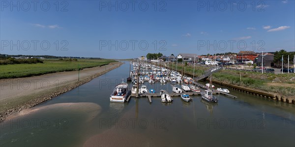 Etaples-sur-Mer, port de plaisance - Gilles Targat-Photo12
